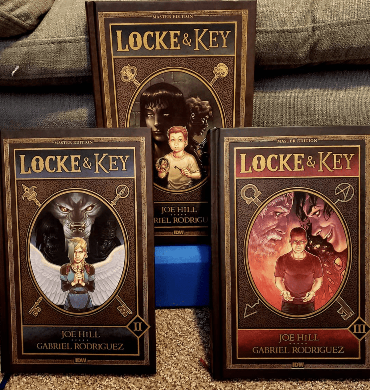 Locke and Key, Graphic Novel Review - Amanja Reads Too Much
